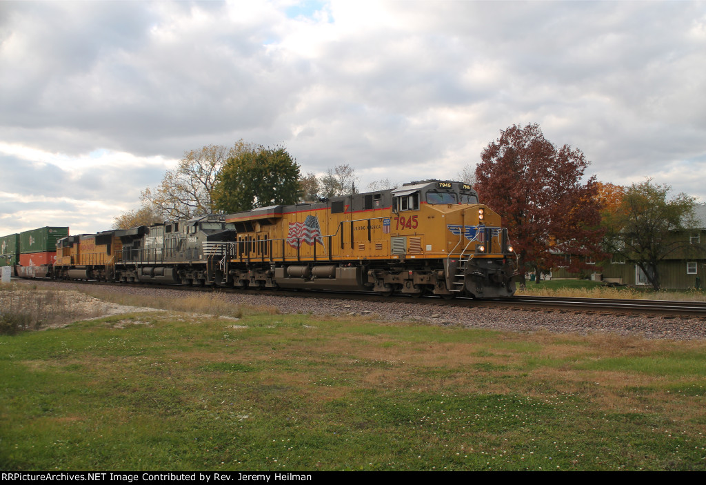 UP 7945 & others (2)